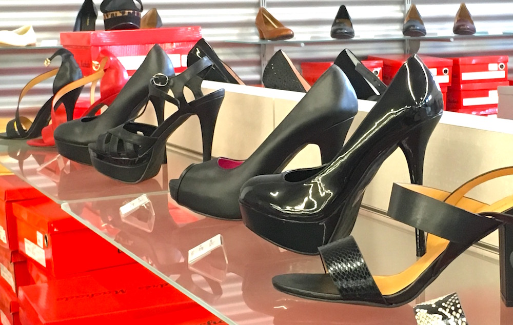 Mit großen, farbenfrohen Pumps in den Frühling | schuhplus - Schuhe in ...